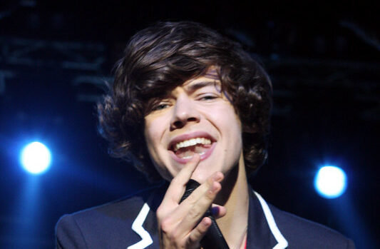 Did Harry Styles spit on Chris Pine? - Woke Polls